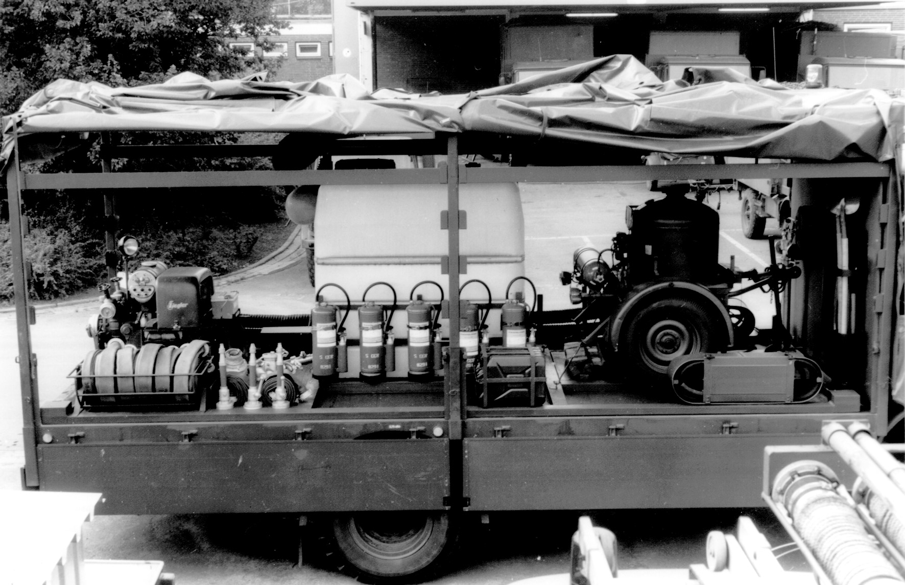 Fotopagina 0026 – Daf VW Brandweer GGW (KLu) | DEFENSIEBRANDWEER NL